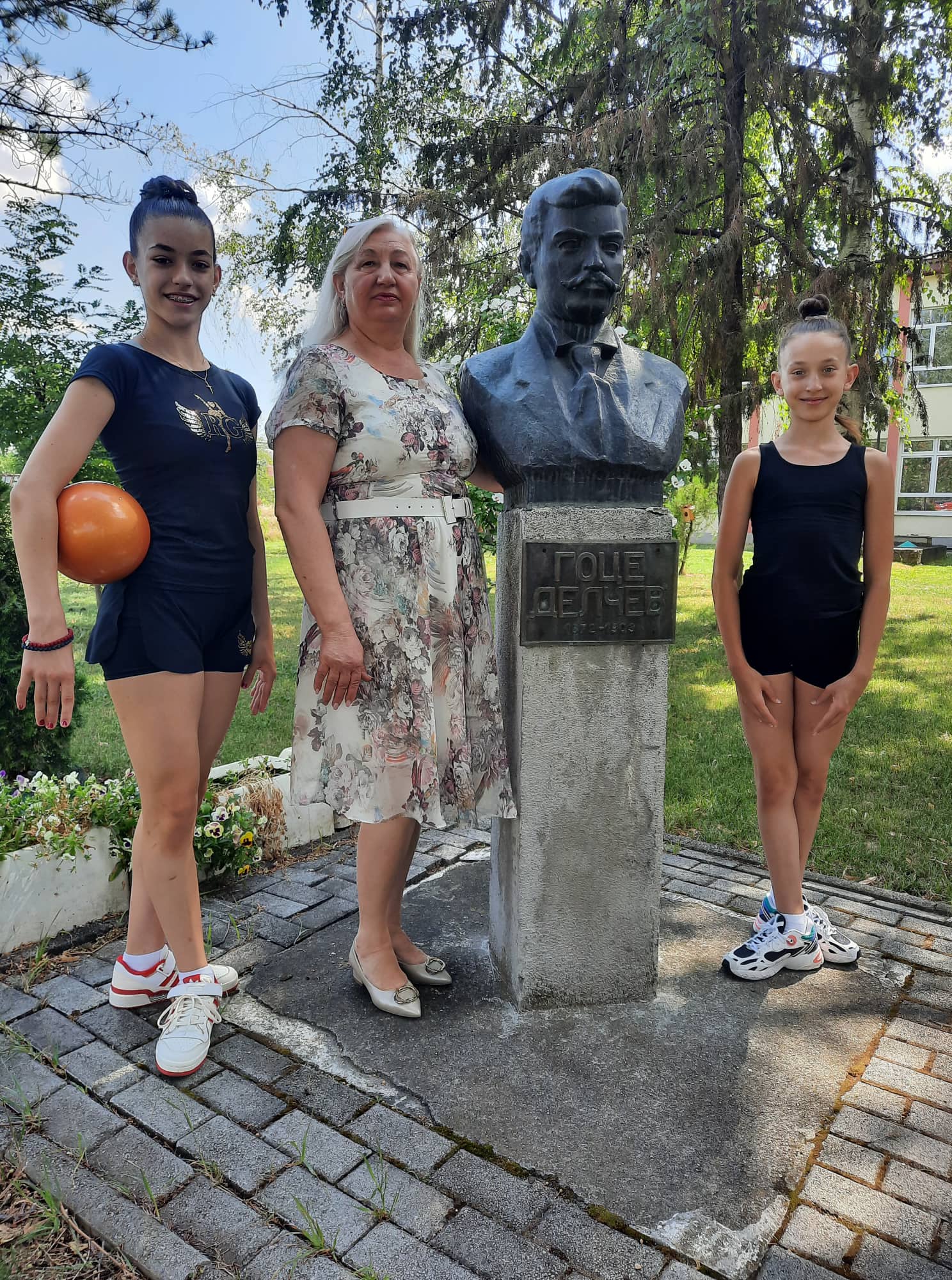 Илина и ева македонски девојчиња играат за германија сонуваат