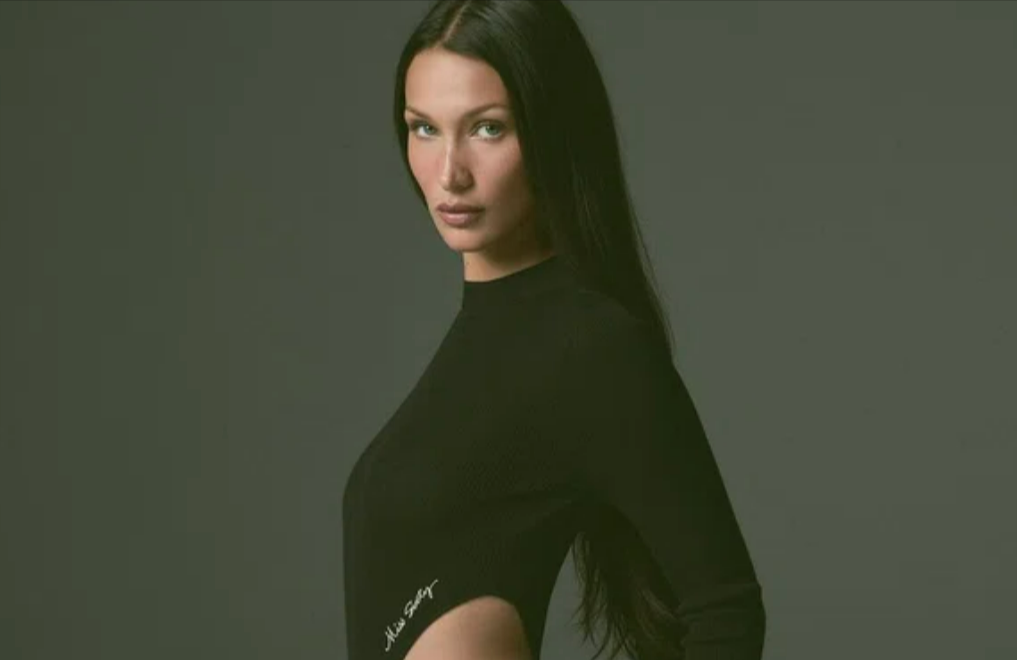 Бела хадид излезе гола на модната писта во париз (видео) | Vesnik.com ...